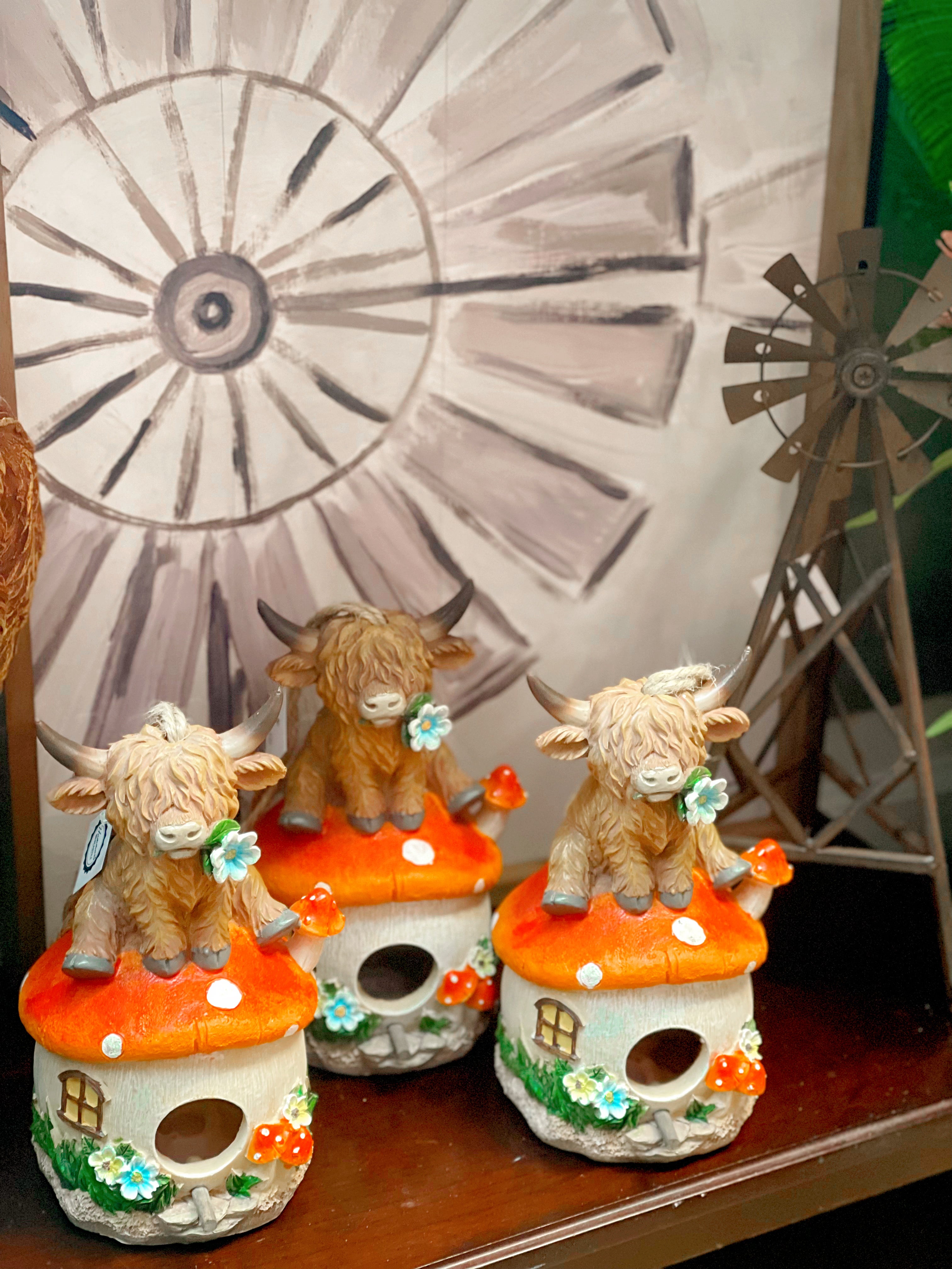 Highland Cow Birdhouse | 5" W x 9" H | Hammar's Mercantile